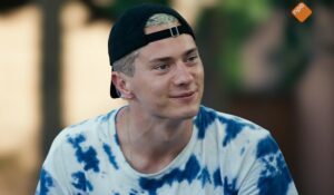 Lees hier waarom Wie is de Mol kandidaat Stijn de Vries de mol van 2025 is!